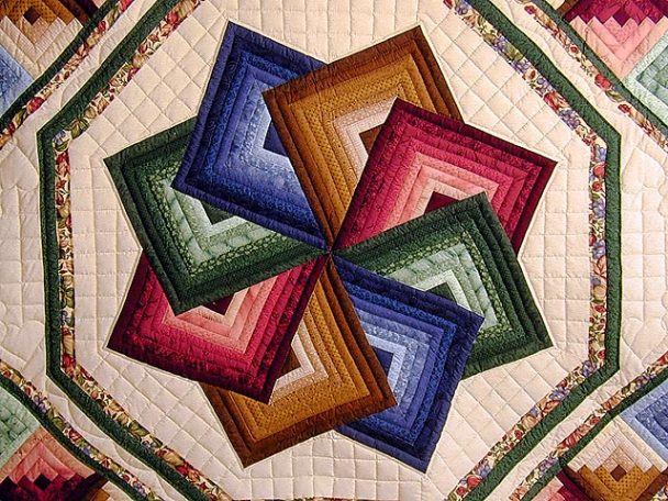 SPINNING STAR TABLE TOPPER